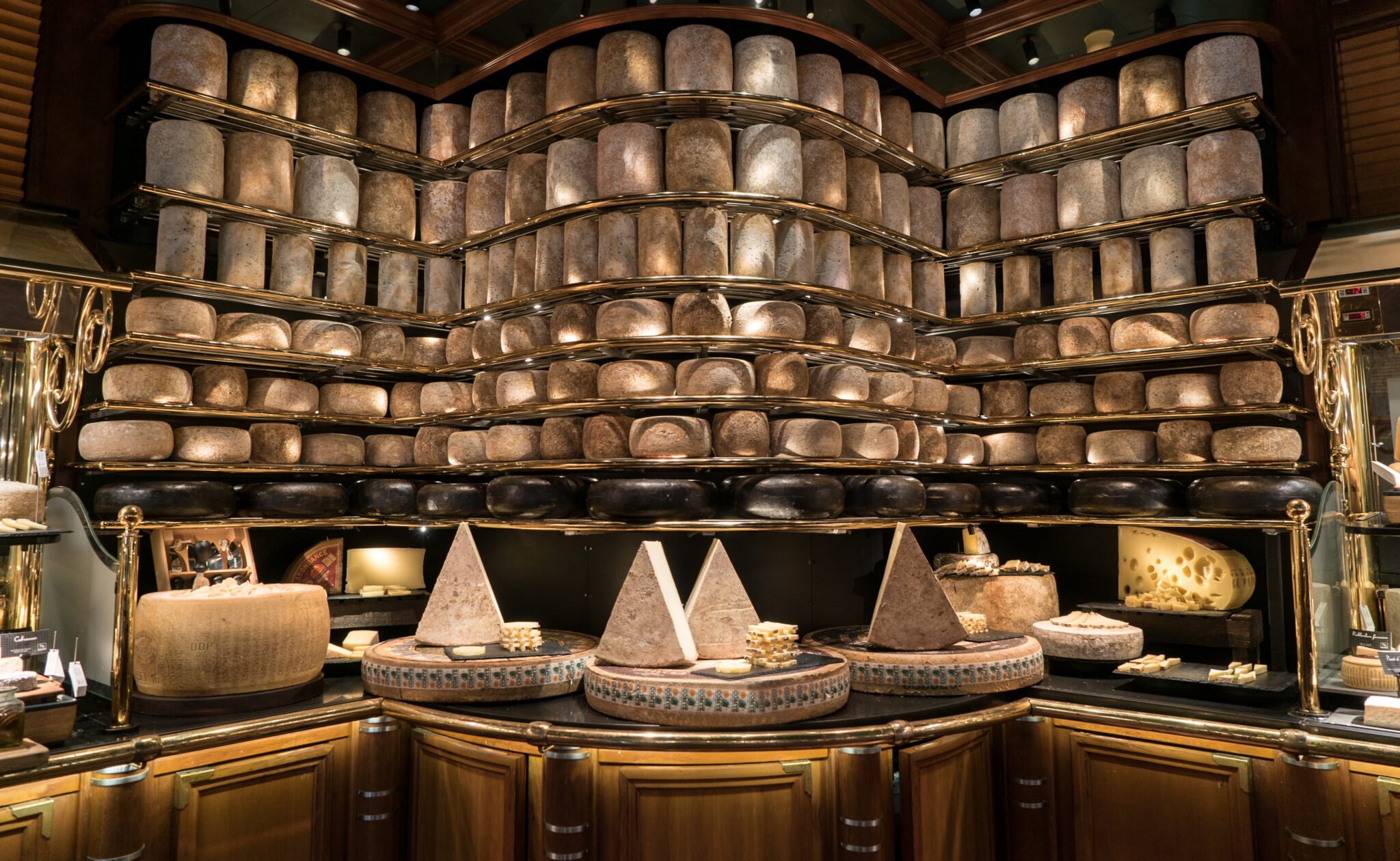 Les Grands Buffets, l'incroyable buffet à volonté